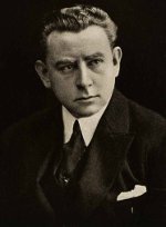 Akhenaton e o mestre da levitação capilar (Parte I)